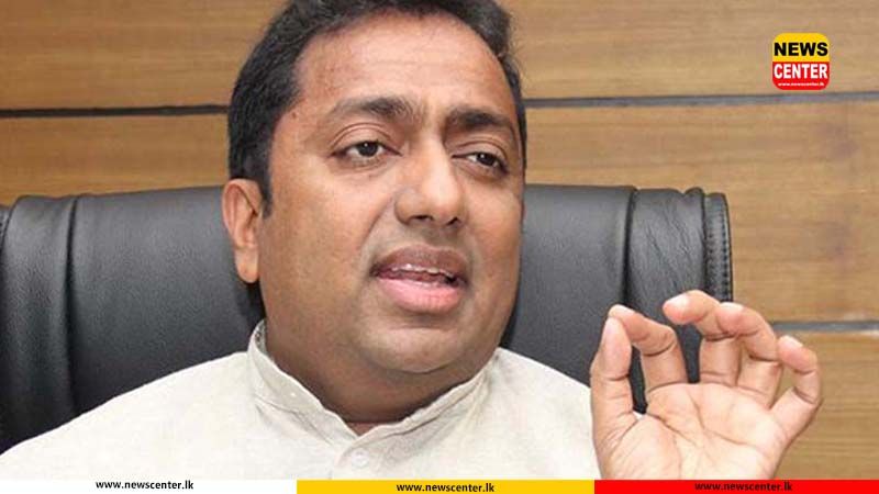 Ex-Minister Akila Viraj arrives at Bribery Commission