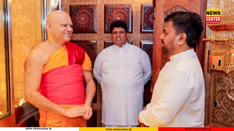 President pays homage to the Sacred Tooth Relic in Kandy